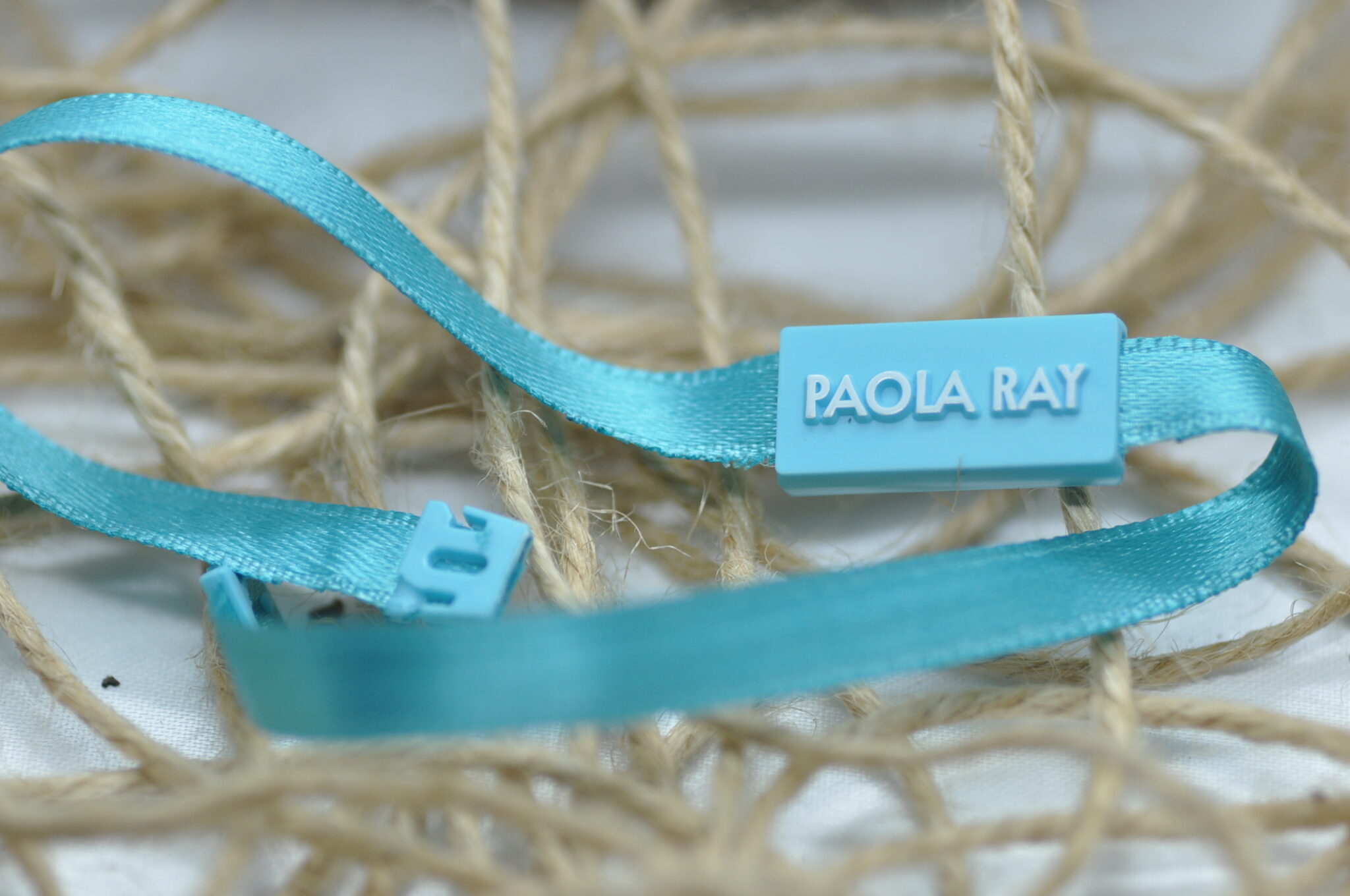 Karton Etiketlerde Pratik Çözüm: Klipsli İp Nedir, Nerelerde Kullanılır ...